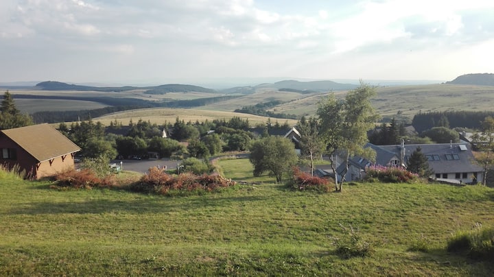 Appartement Chaleureux Avec Vue Sur Les Montagnes - Besse en Chandesse