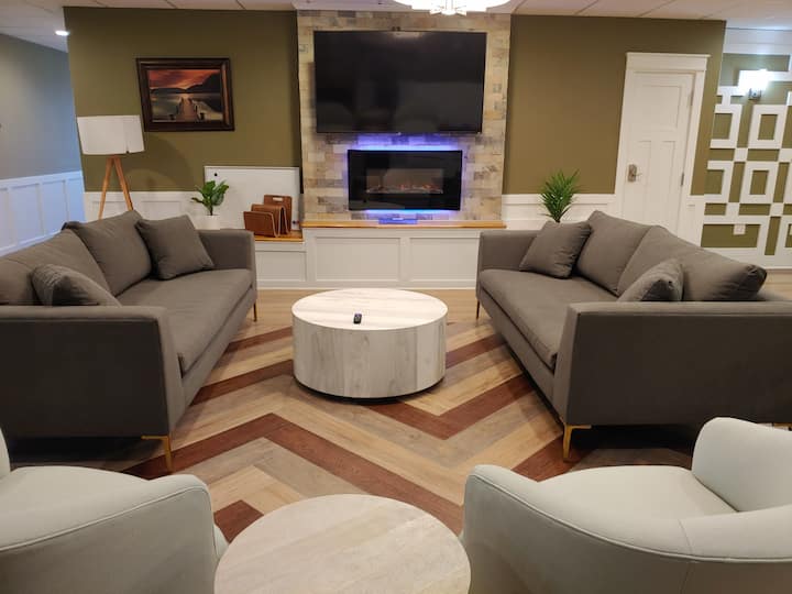 Spacious Master Bedroom Suite - Bloomington, MN