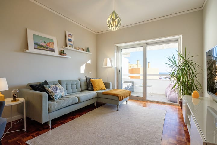 ⭐Modern Apartment W/ Ocean Views Near Beach &Train - Estoril