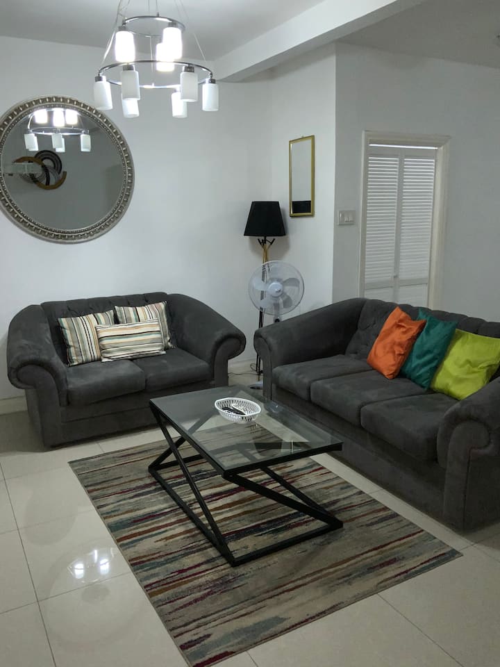 Luxury Room With Private Balcony At Harloes Apt - Kingston