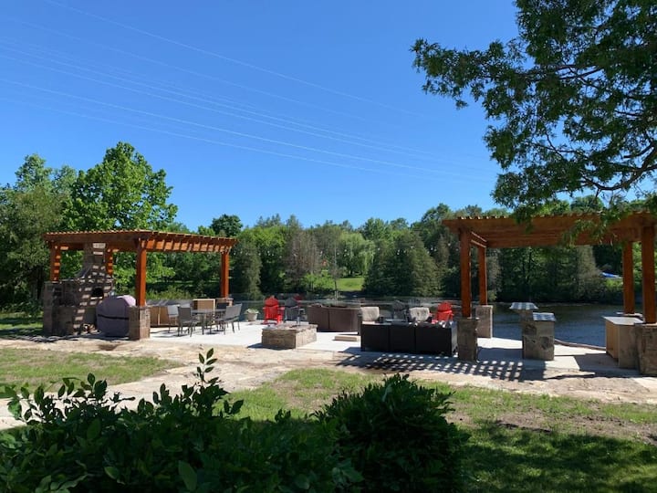 Lambs Landing - Waterfront In The Heart Of Fenelon - Fenelon Falls