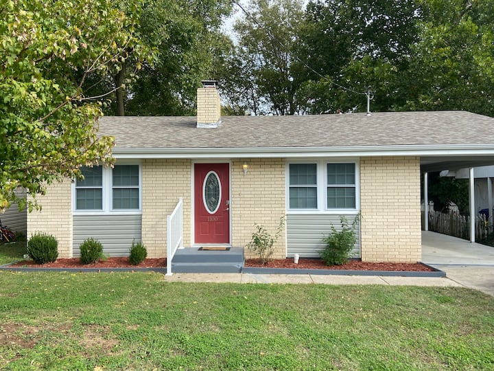 Cozy House Here For Your Enjoyment. - Springfield, MO