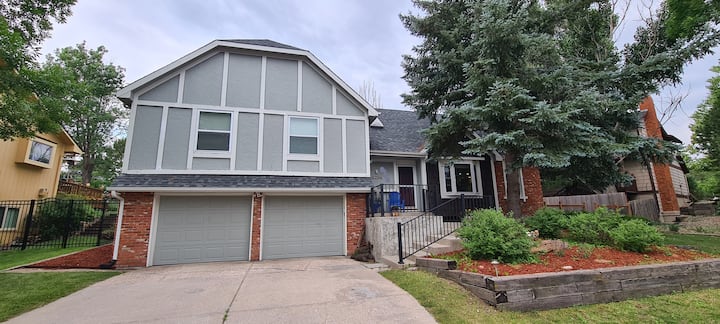 Spacious 6br Renovated Home In Colorado Springs - Colorado Springs, CO