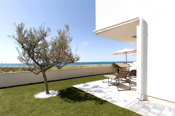 Crowonder Reiterer Villa With Jacuzzi Near The Sea - Nin