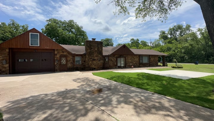 The 905, 4 Bedrooms, 3 Full Bath - Pawhuska, OK