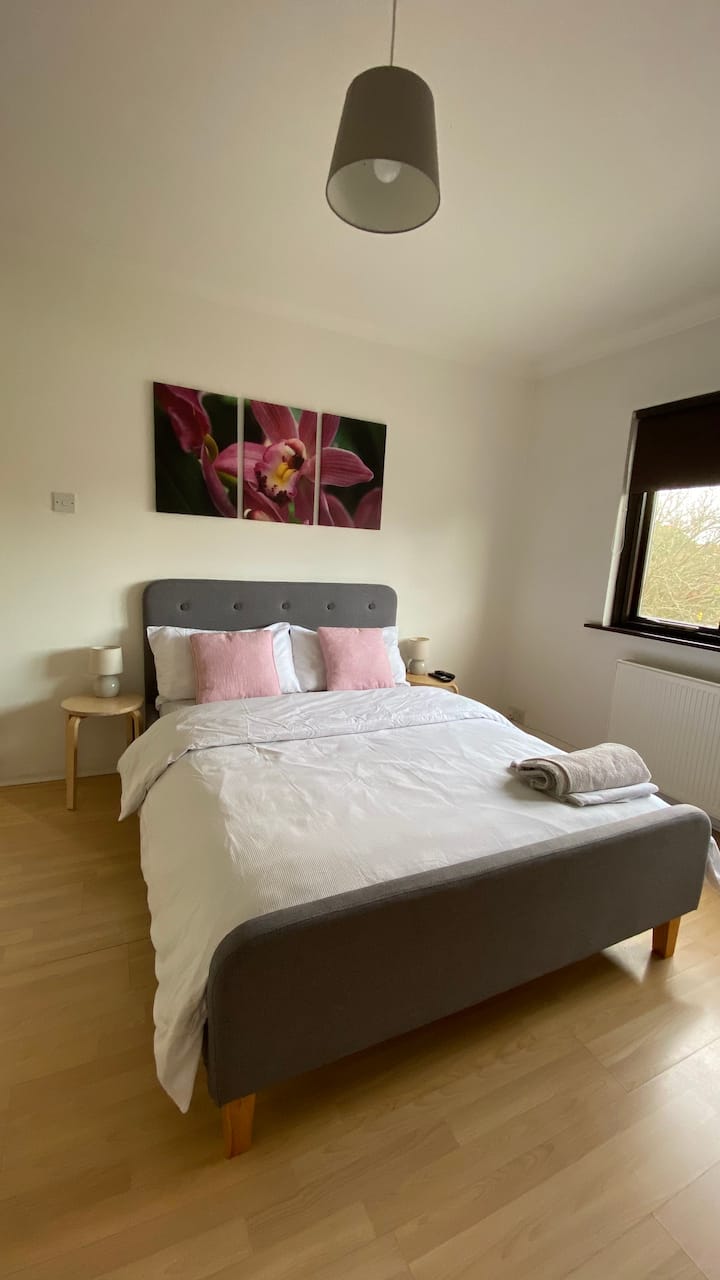 Well Presented Large Double Room - Kingston upon Thames