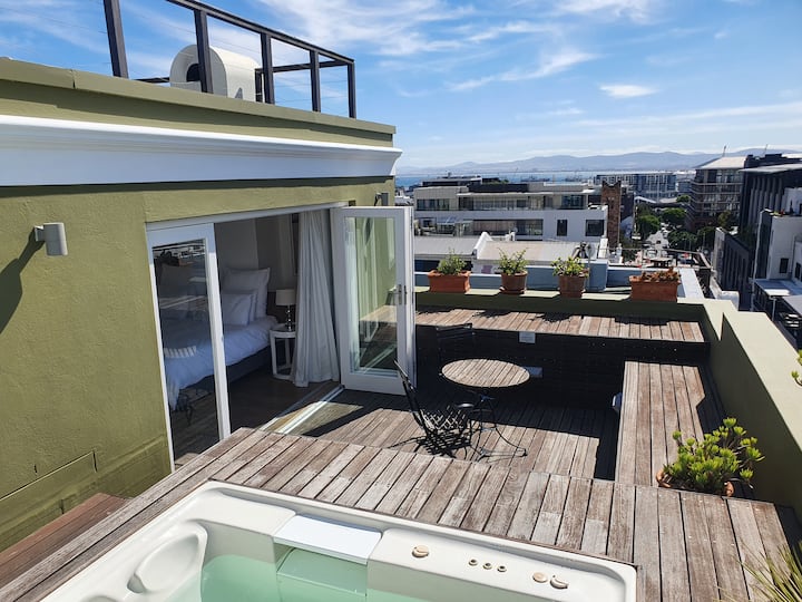 42 Napier Street - 4star With Roof Hot Tub - Le Cap