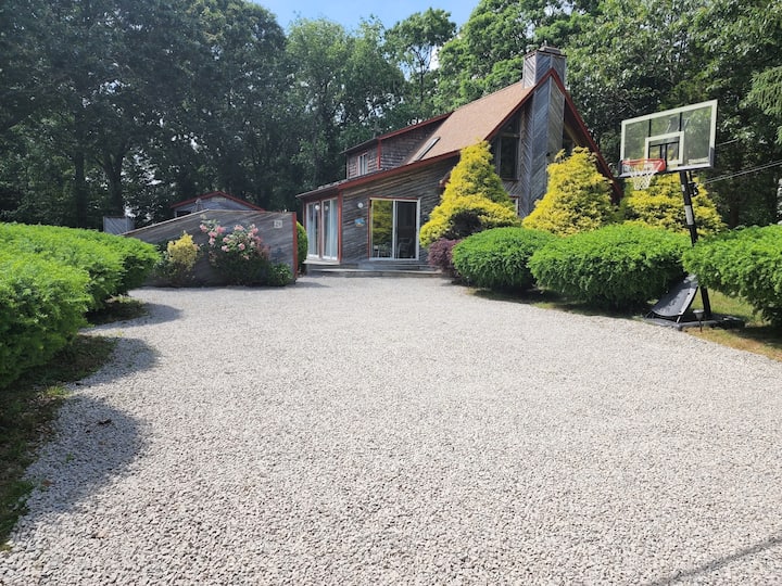 Coastal Rustic Cottage Getaway - Charlestown, RI