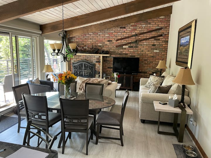 Luxury 3 Bedroom On River ,Pool, Jacquizzi On Site - Aspen, CO