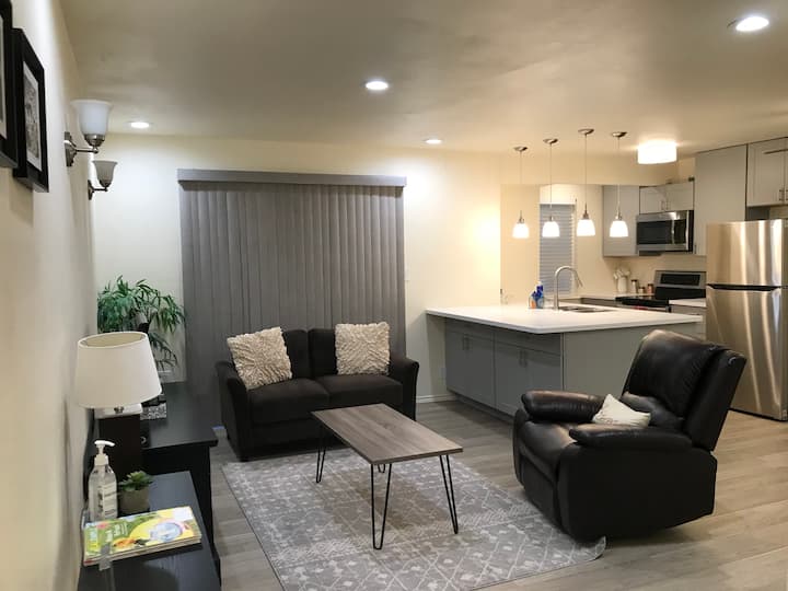 Austin Downtown-adjacent Private & Updated Condo! - Austin, TX