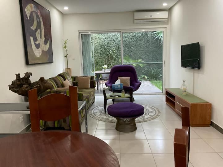 Appartement Avec Jardin Moderne Sécurisé En Zone4. - Abidjan