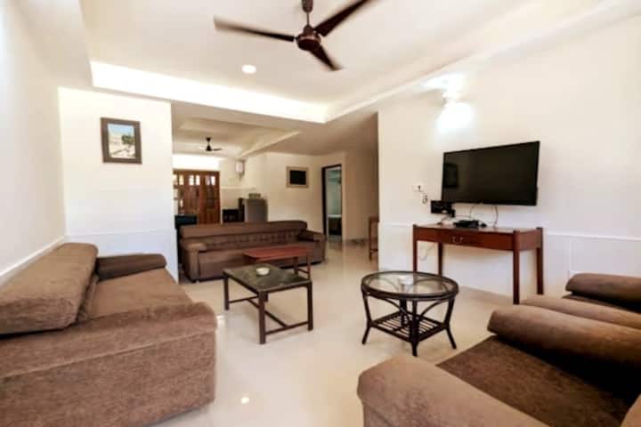 Spacious 4-bedroom Apartment In Central Location - Goa