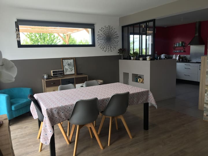 Grande Maison Avec Un Joli Jardin - Landivisiau