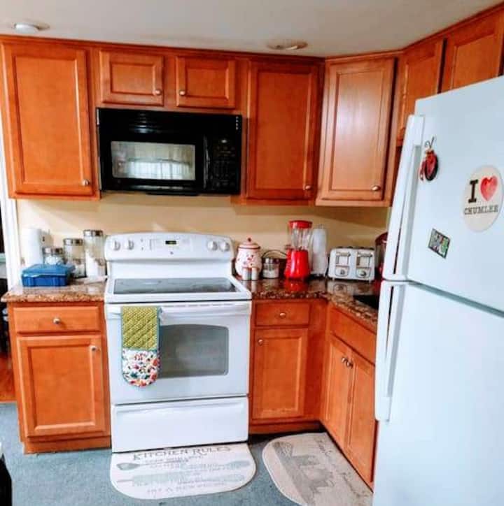 Fully Furnished 2 Bedrm House.   Rt 22 And 78 (Wh) - Bloomsbury, NJ