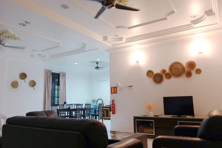 Fq Homestay By The Hills - Cherating
