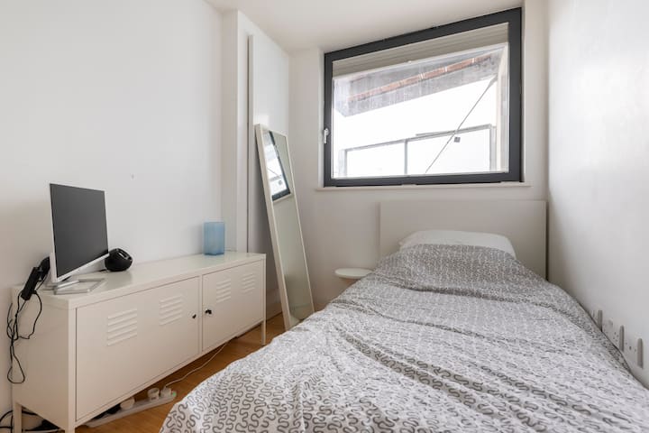 Single Room In Designer Flat - Londres