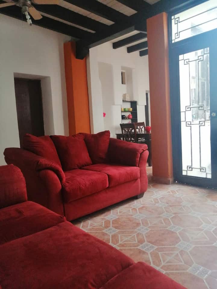 Hogar Céntrico, Confortable Y Cerca De Todo. - 에르모시요