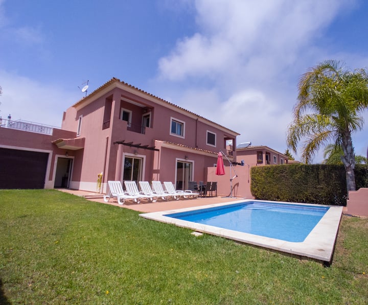 Spacious 3 Bedroom Townhouse With Private Pool. - Armação de Pêra