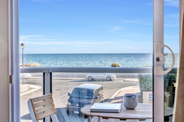 The Beach Pad - Breezy Bohemian Oceanfront Oasis - Glenelg