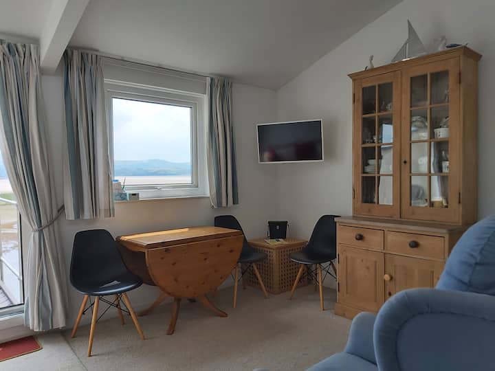 Picturesque Harbour View Retreat - Porthmadog
