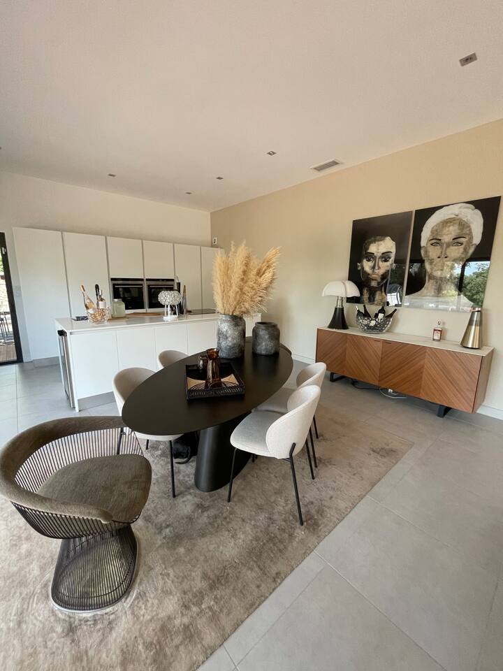 Double Suite 2 à 4 Personnes Piscine Et Jacuzzi - Nîmes