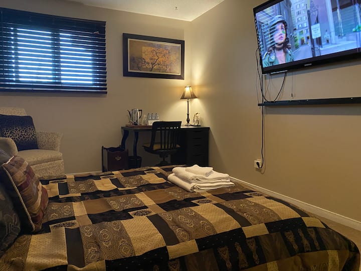 Nice, Modern Room In A Friendly Home. - Mississauga