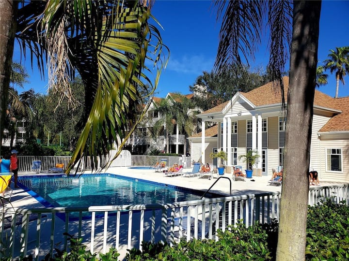 Sleeps 2-close To Downtown, Beaches & Airport - Sarasota, FL