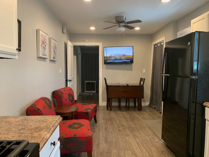 Beautiful 2 Bed/1bath Suite Close To Stanford - Palo Alto, CA