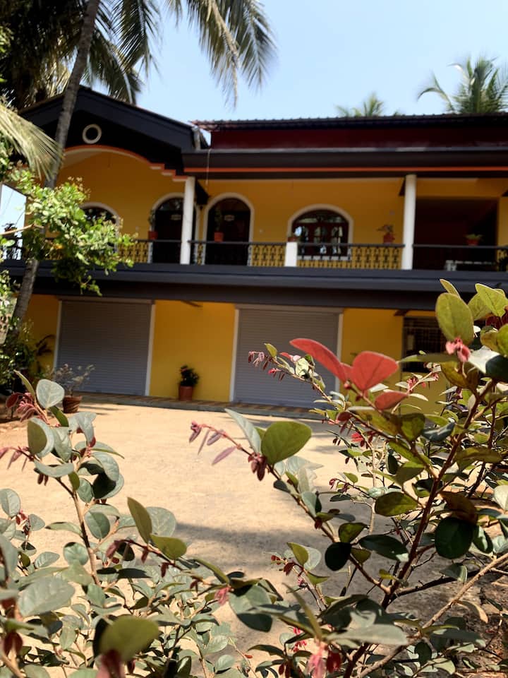 Fina'z Plush Home - Marcelin's Apartment - Goa