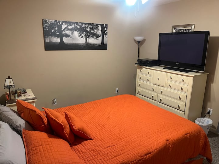Private Bedroom With Large Pool And Piano! - Montgomery, AL