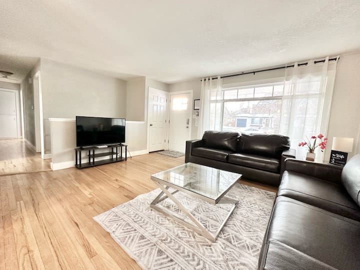 5-bdrm-remodeled-modern-new-appliances-furniture - Littleton, CO