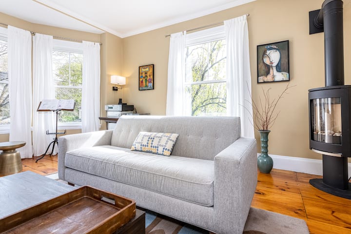 Bright Spacious Home, New Kitchen, Art, Ev Charger - Portland, ME