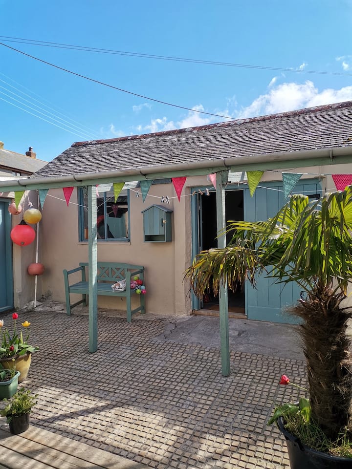 The Boathouse St Just Private Patio & Veranda - Porthcurno
