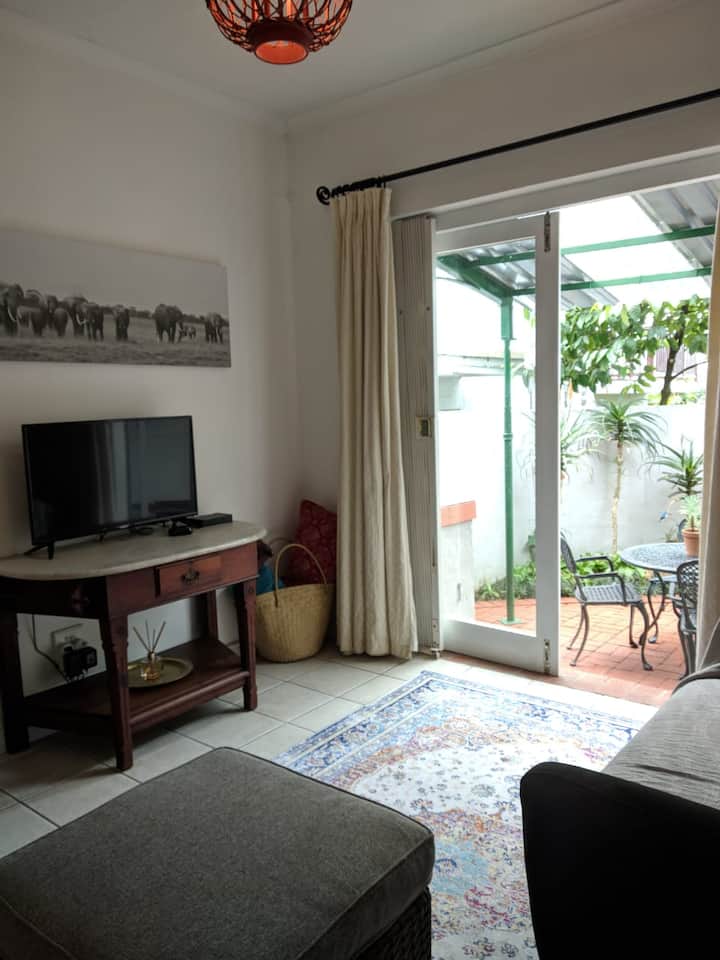 Courtyard Cottage : Safe, Private, With Solar. - Pinetown