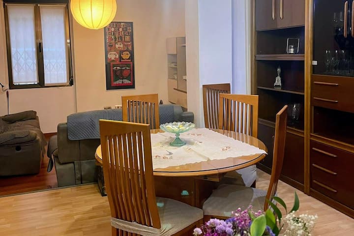 Cama Doble Cerca Del Tren Para Una Persona - Valencia