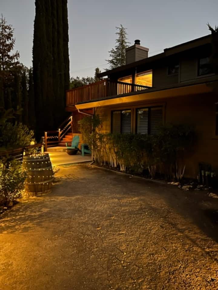 Cozy & Convenient: Self-check-in Near Downtown - Paso Robles, CA