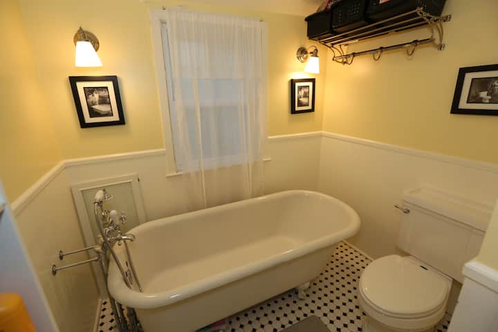 Room In Historic Downtown Mtn View Home - Mountain View, CA