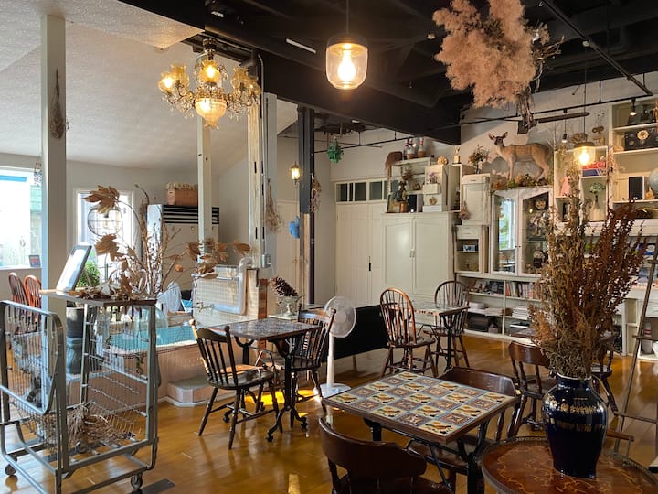 築100年の大きな屋敷をリノベーションした宿。201号6人部屋 - 小樽市