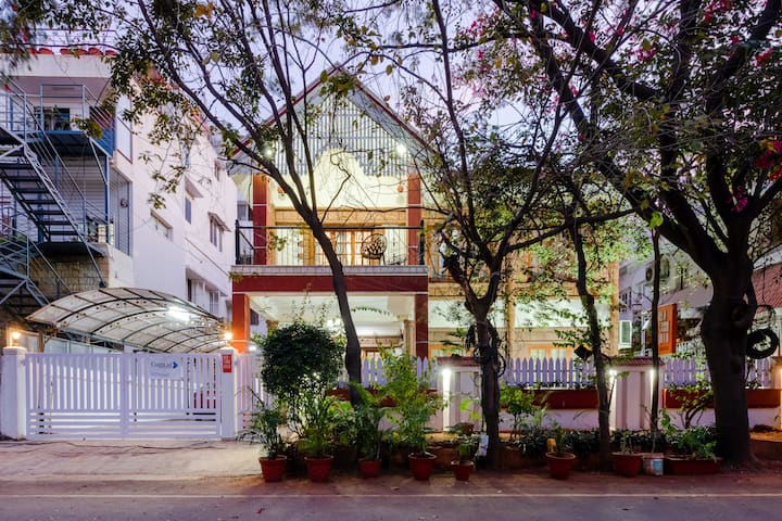 Redstone Villa And Suites - Bengaluru