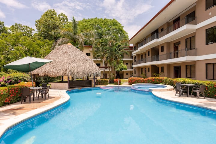 Apartamento Equipado En Playa Hermosa De Jacó - Costa Rica