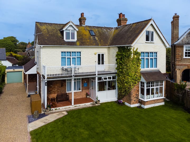 Beachside Period Family Home. 5 Br Spacious, Comfy - Dymchurch