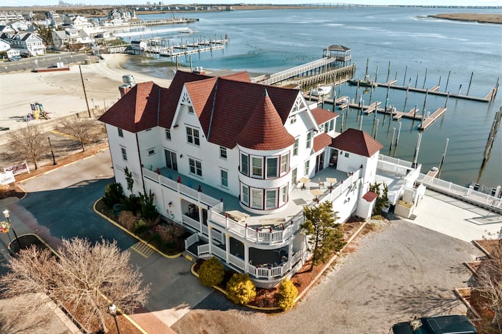 Tavern On The Bay Hotel - Albert Anastasia Suite - Ocean City, NJ