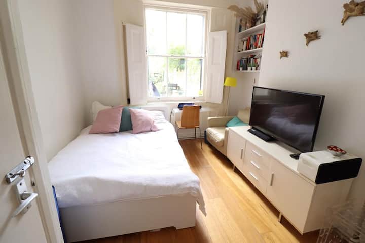 Lovely Double Room In Camden, Nw5 - London