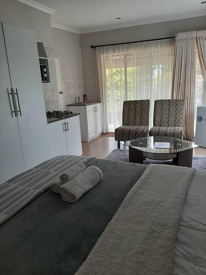 Borrowdale, Harare East Holiday Rentals & Homes - Harare East, Harare ...