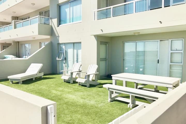Table View Apartment Vacation Rentals - Table View, Cape Town, South ...