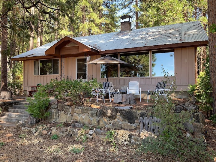Comfortable Lakefront Home With Magnificient Views - Greenville, CA