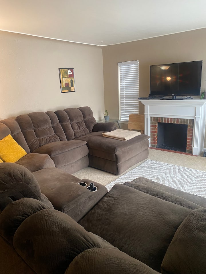 Comfy Home Near Downtown Gr (No Cleaning Fee) - Grand Rapids, MI
