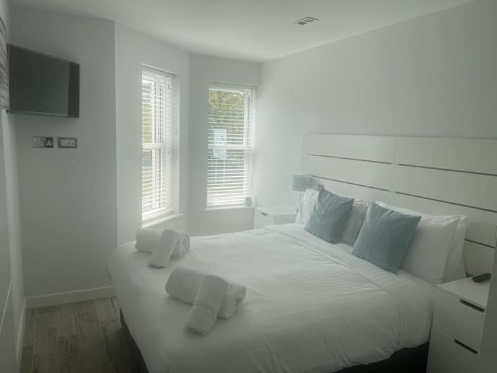 One Bedroom Apartment With Balcony - Bournemouth