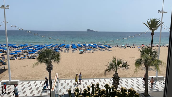 Enjoy Stunning Ocean Views From 1st Line Apartment - Benidorm