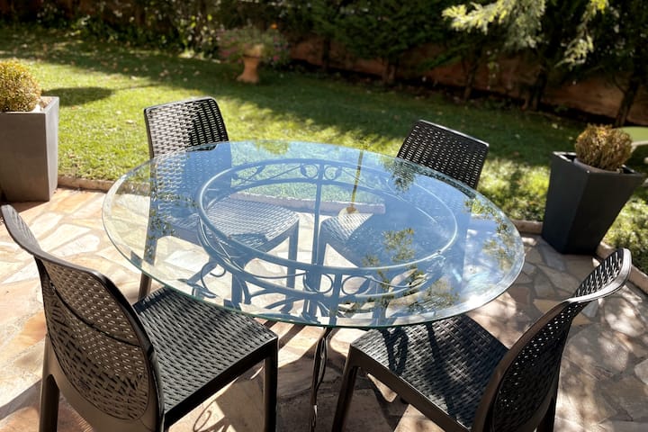 Jardin D'adrienne T2*** Terrasse, Jardin , Parking - ibis budget Rodez